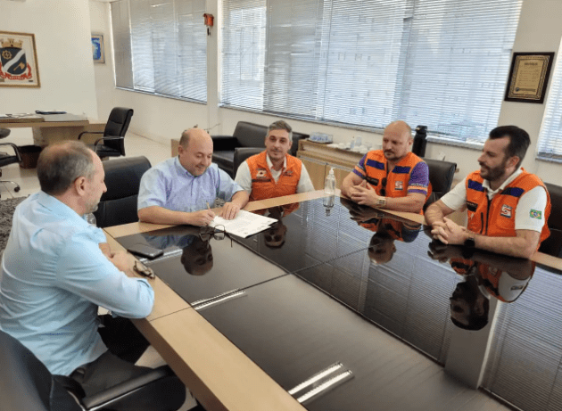 Termo para construção de duas importantes pontes em Brusque é assinado ...