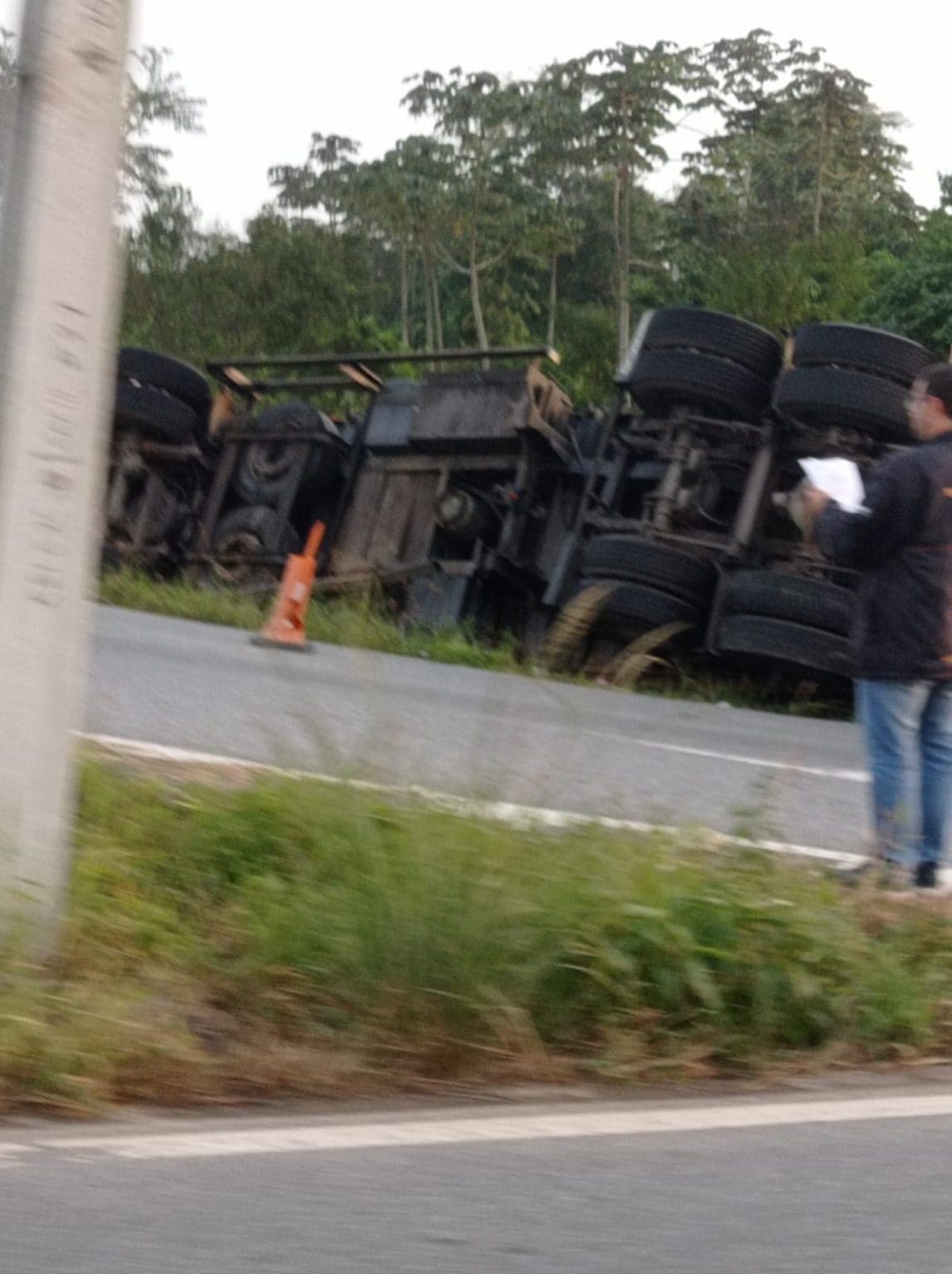 Reboque de carreta solta e trava trânsito em Blumenau - Guararema News