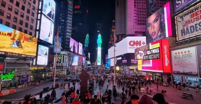 Adolescente abre fogo na Times Square e deixa três feridos - Guararema News