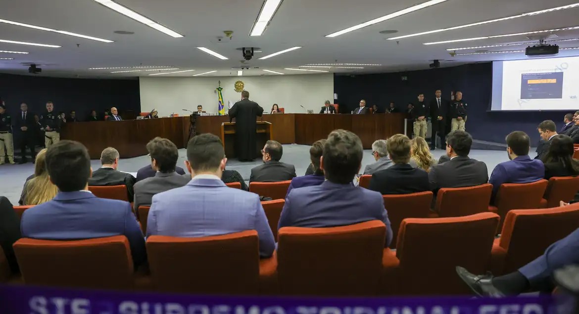 Julgamento em Brasília encerra 2º dia com defesas de Bolsonaro, Braga Neto e Heleno - Guararema News