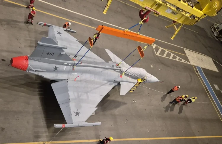 Aeroporto de Navegantes recebe mais um caça F-39 Gripen - Guararema News